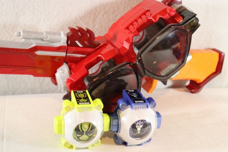 Kamen Rider Ghost / DX Sunglasseslasher with DX Ryoma & Goemon Ghost ...