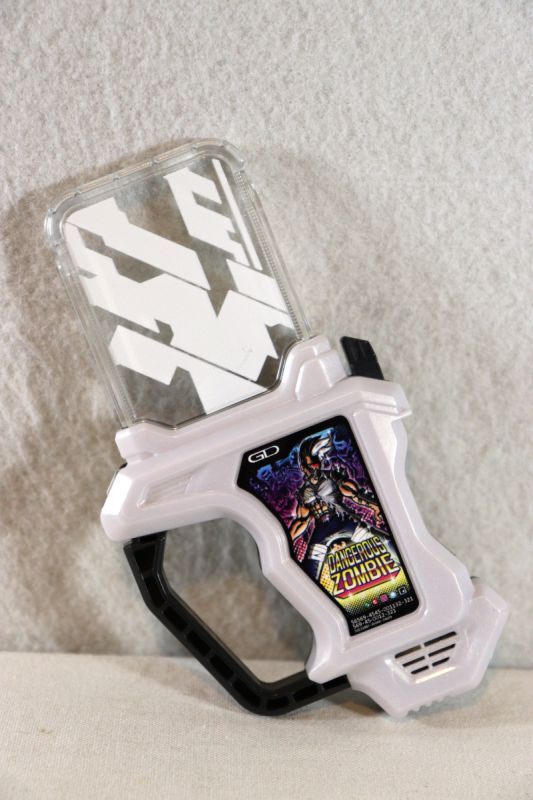 Kamen Rider Ex-Aid / DX Bugle Driver & DX Dangerous Zombie Gashat Set Used