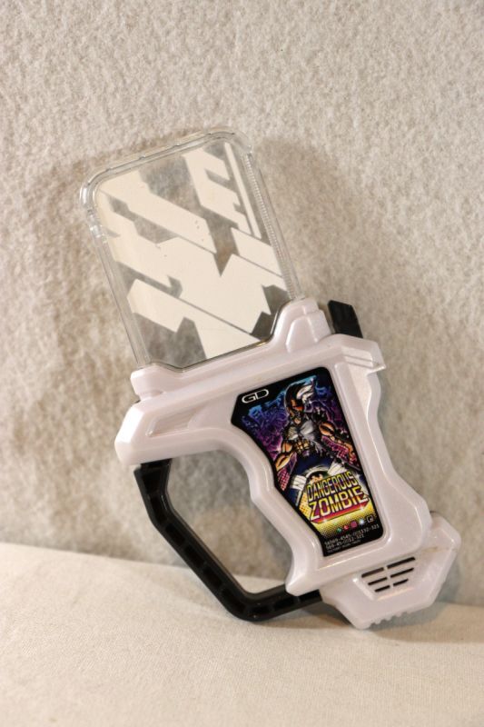 Kamen Rider Ex-Aid / DX Dangerous Zombie Gashat Used