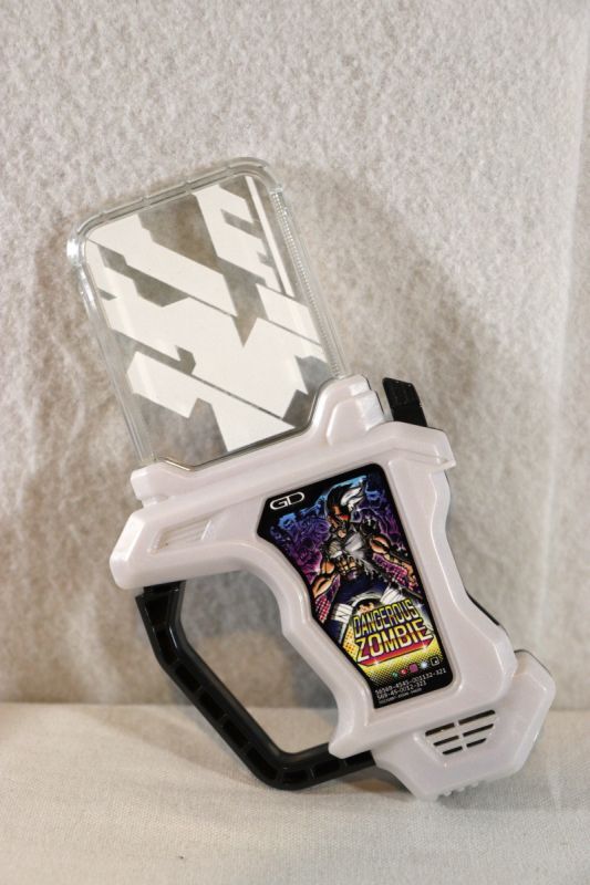 Kamen Rider Ex-Aid / DX Dangerous Zombie Gashat Used
