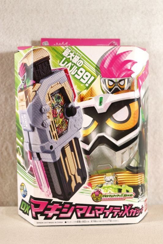 Kamen Rider Ex-Aid / DX Maximum Mighty X Gashat with Package
