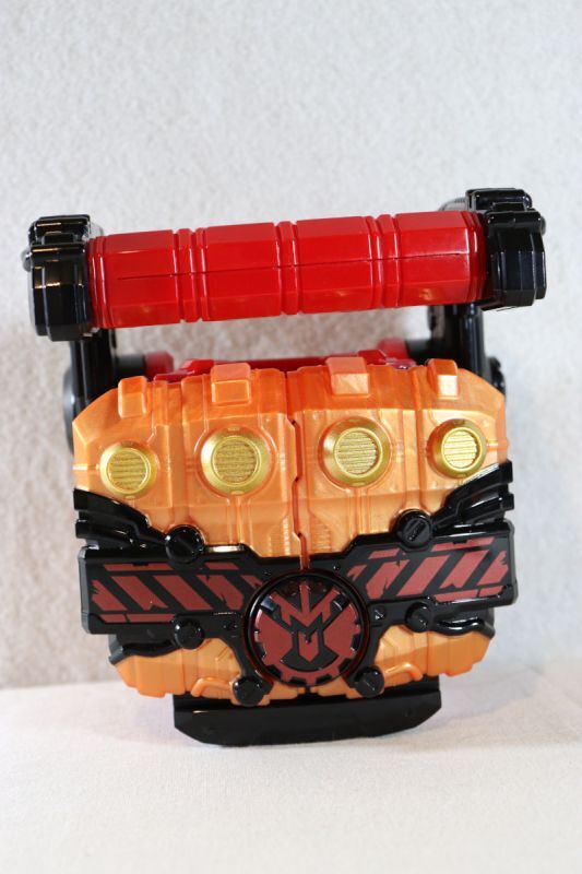 Kamen Rider Build / DX Cross-Z Magma Knuckle with Package