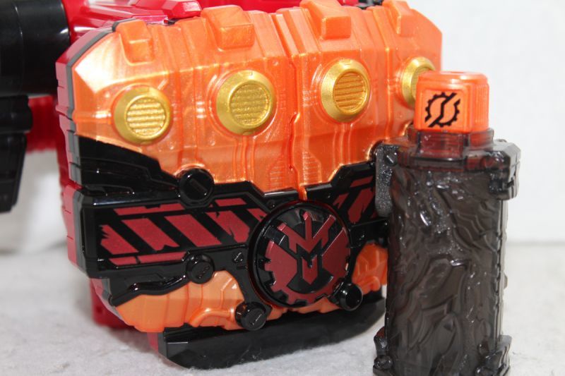 Kamen Rider Build / DX Cross-Z Magma Knuckle Used