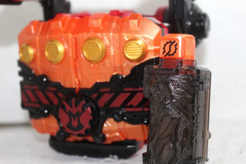 Kamen Rider Build / DX Cross-Z Magma Knuckle Used