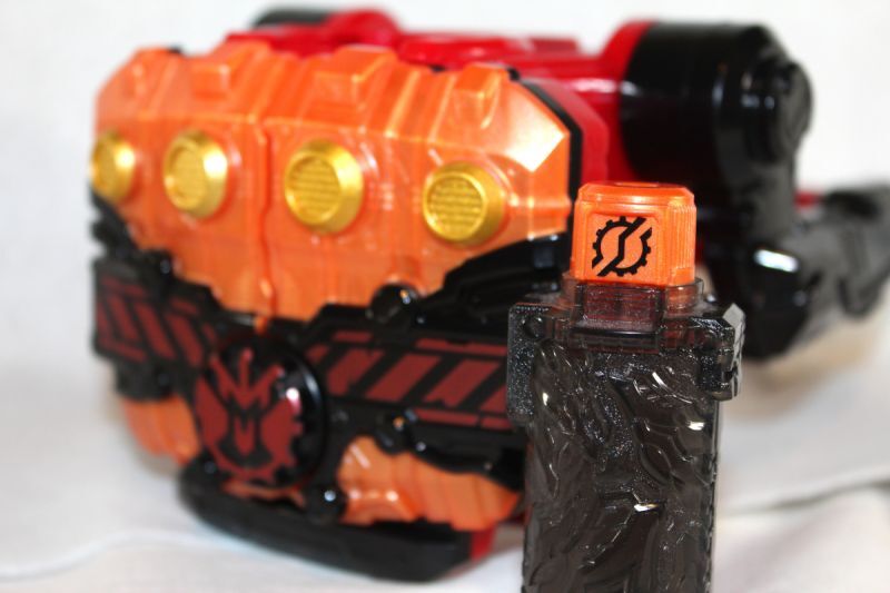 Kamen Rider Build / DX Cross-Z Magma Knuckle Used
