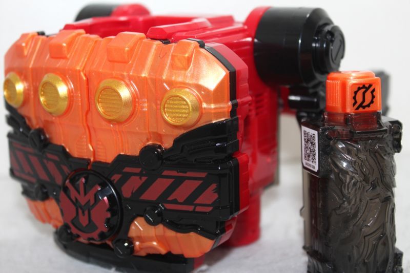 Kamen Rider Build / DX Cross-Z Magma Knuckle Used
