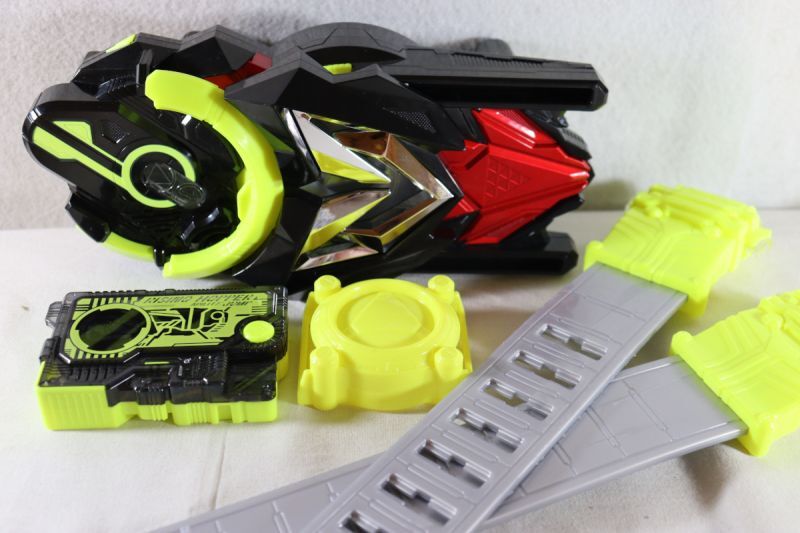 Kamen Rider Zero-One / DX Zero-One Driver & Rising Hopper Progrise Key ...