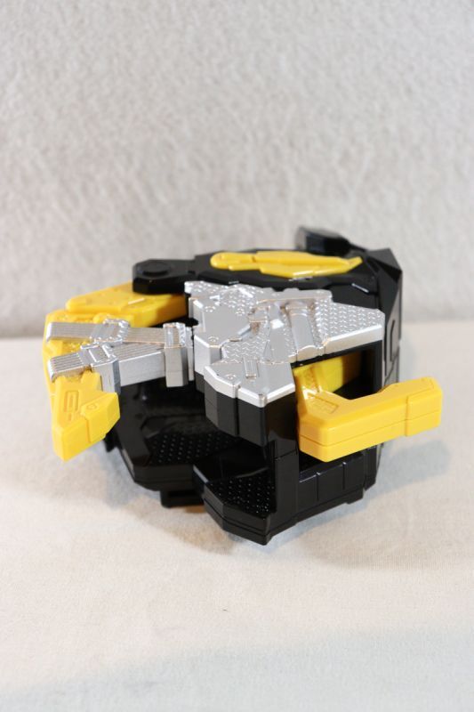 Kamen Rider Zero-One / DX Force Riser & Sting Scorpion Progrise Key