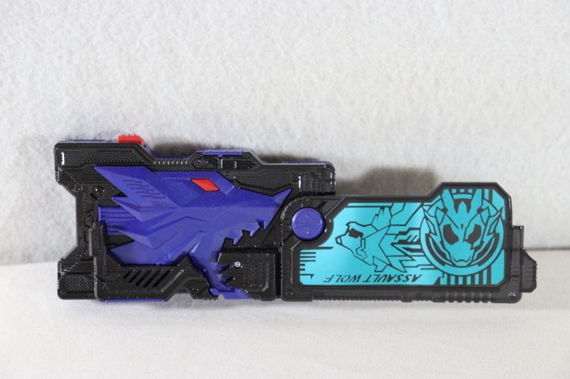 Kamen Rider Zero-One / DX Assault Wolf Progrise Key with Package
