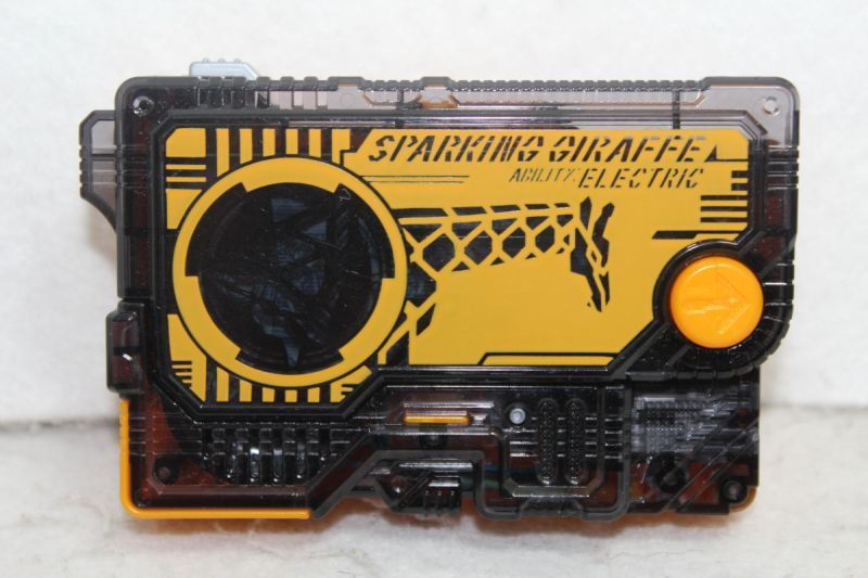 Kamen Rider Zero-One / DX Sparking Giraffe Progrise Key
