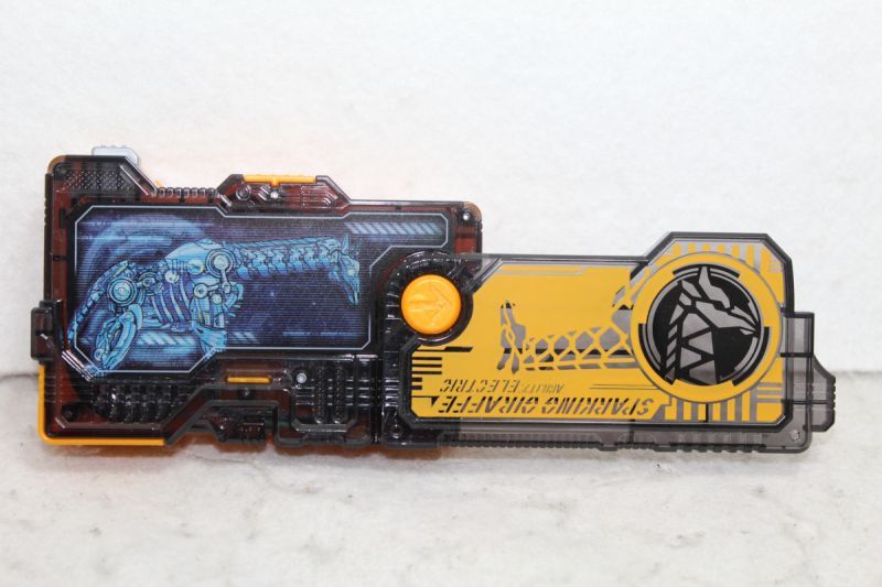 Kamen Rider Zero-One / DX Sparking Giraffe Progrise Key