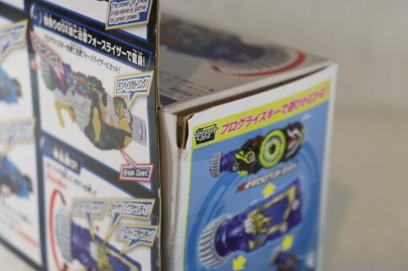 Kamen Rider Zero-One / DX Rampage Gatling Progrise Key with Package