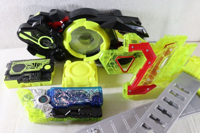 Kamen Rider Zero-One / DX Zero-One Driver & Zero-Two Progrise Key ...