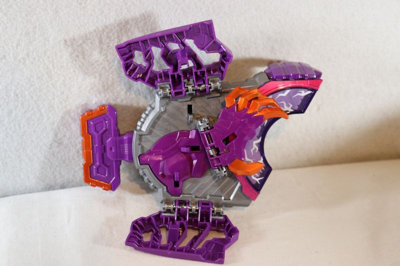 Kamen Rider Geats / DX Zombie Raise Buckle & Raise Buckle Holder Set ...