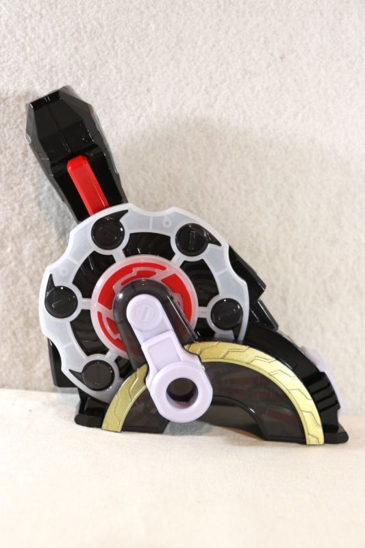 Kamen Rider Geats / DX Desire Driver & Zombie Raise Buckle & Raise Buckle Holder Set