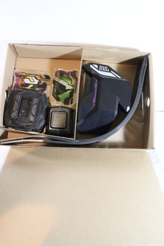 Kamen Rider Geats / DX Raise Riser Belt & Raise Riser Card Set with Package