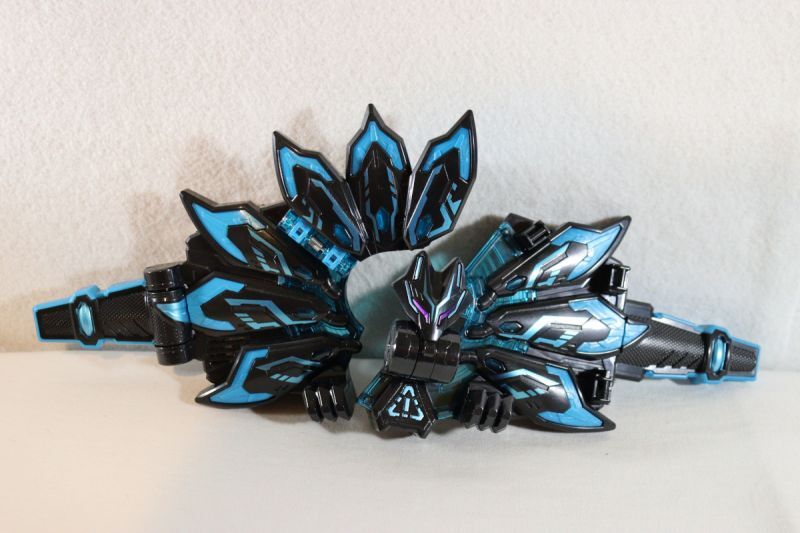 Kamen Rider Geats / DX X Geats Raise Buckle with Package