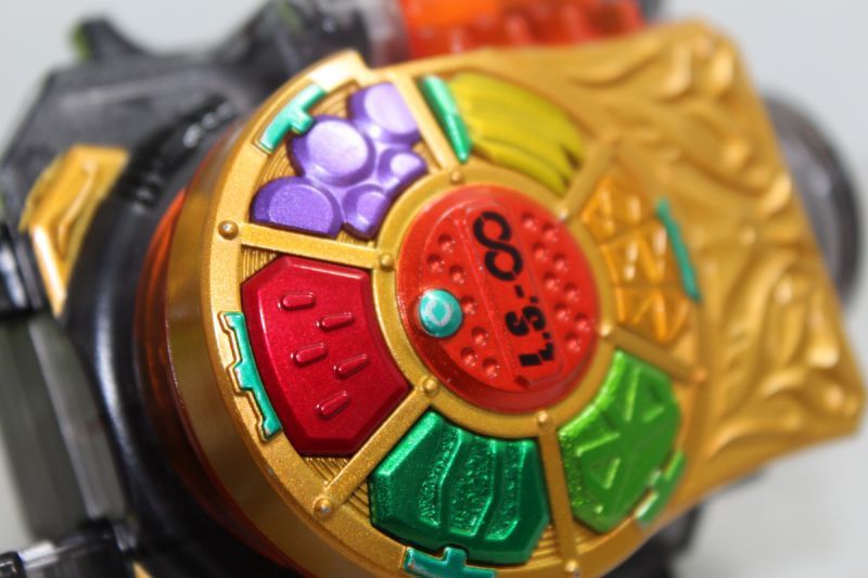 Kamen Rider Gaim / DX Kiwami Lockseed Used